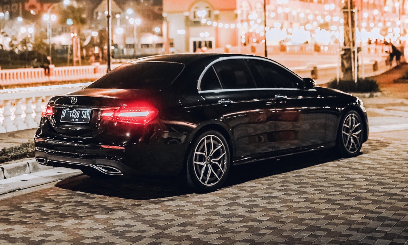 Review Mercedes-Benz E 300 AMG Line: E-Class Kini Semakin Canggih! - Kendara