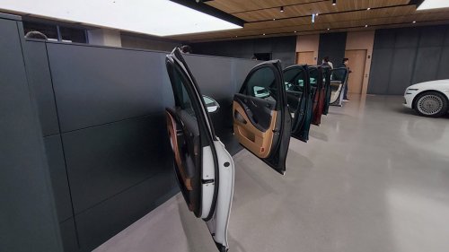 Genesis Space Suji: Serasa Showroom Milik Sendiri - Kendara