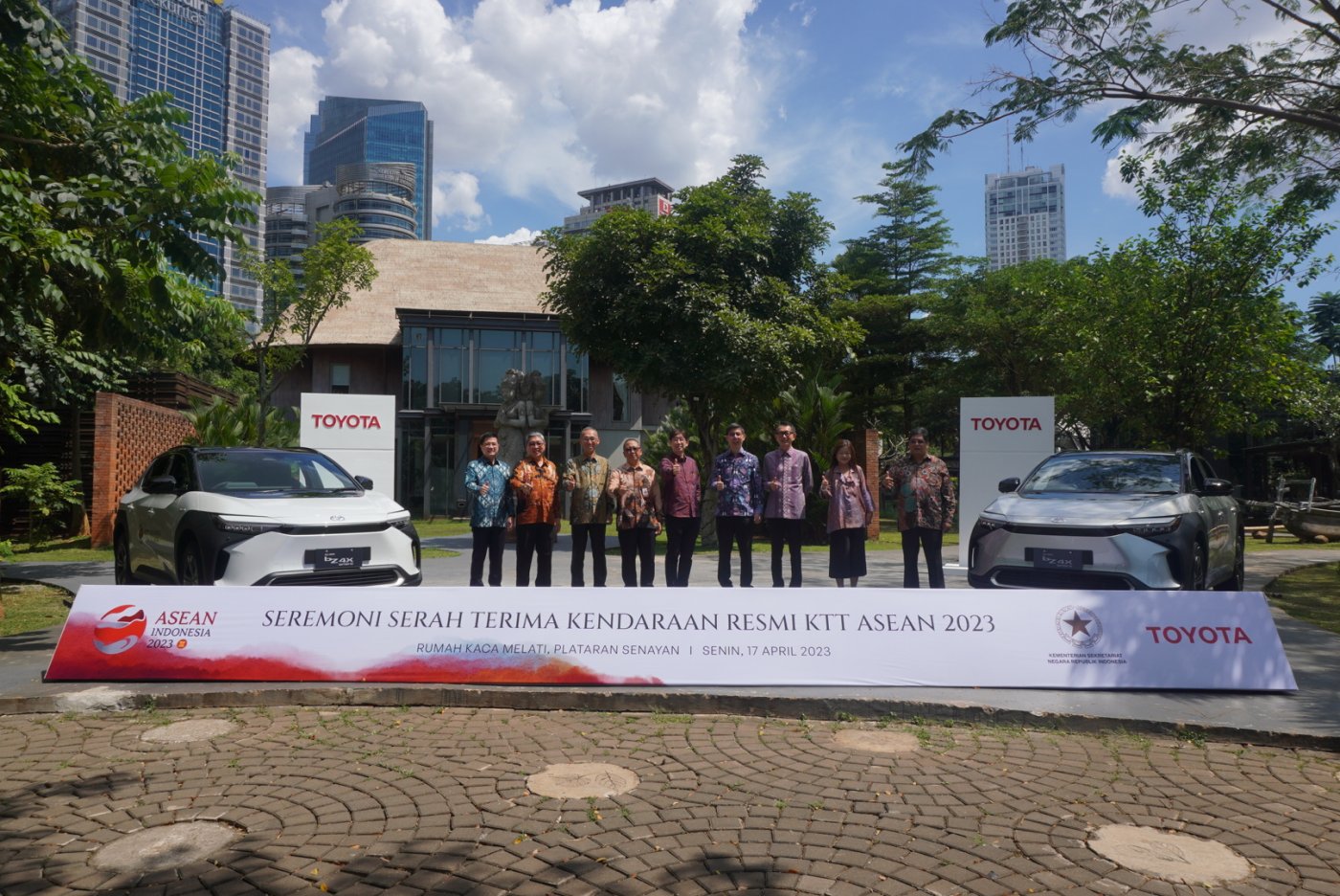 Toyota Astra Motor Sediakan 65 Unit Mobil Listrik bZ4X untuk KTT ASEAN 2023 - Kendara