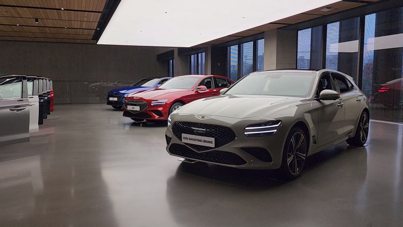 Genesis Space Suji: Serasa Showroom Milik Sendiri - Kendara